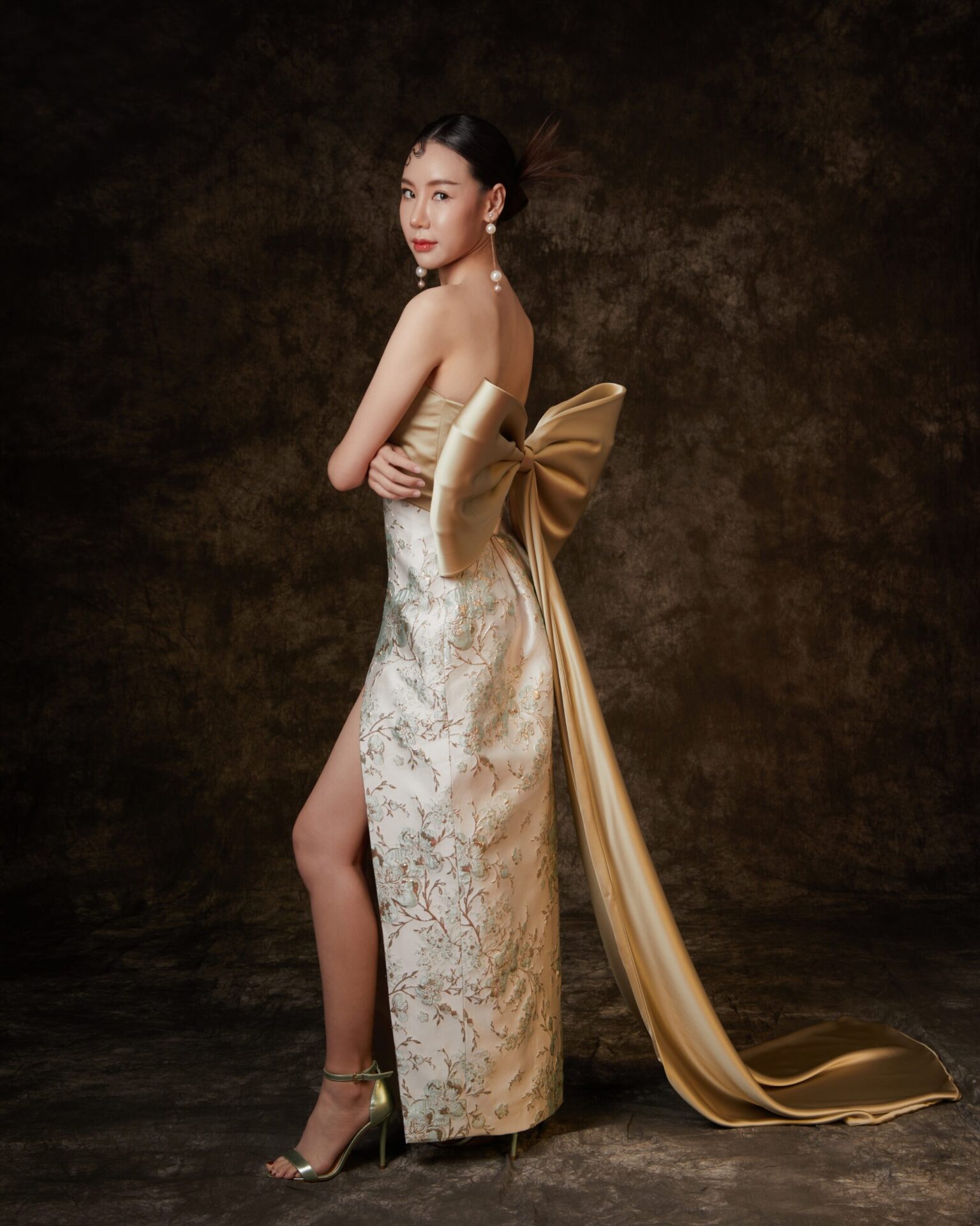 ชุดเทศกาลจีน – GIFT RATREE.Studio