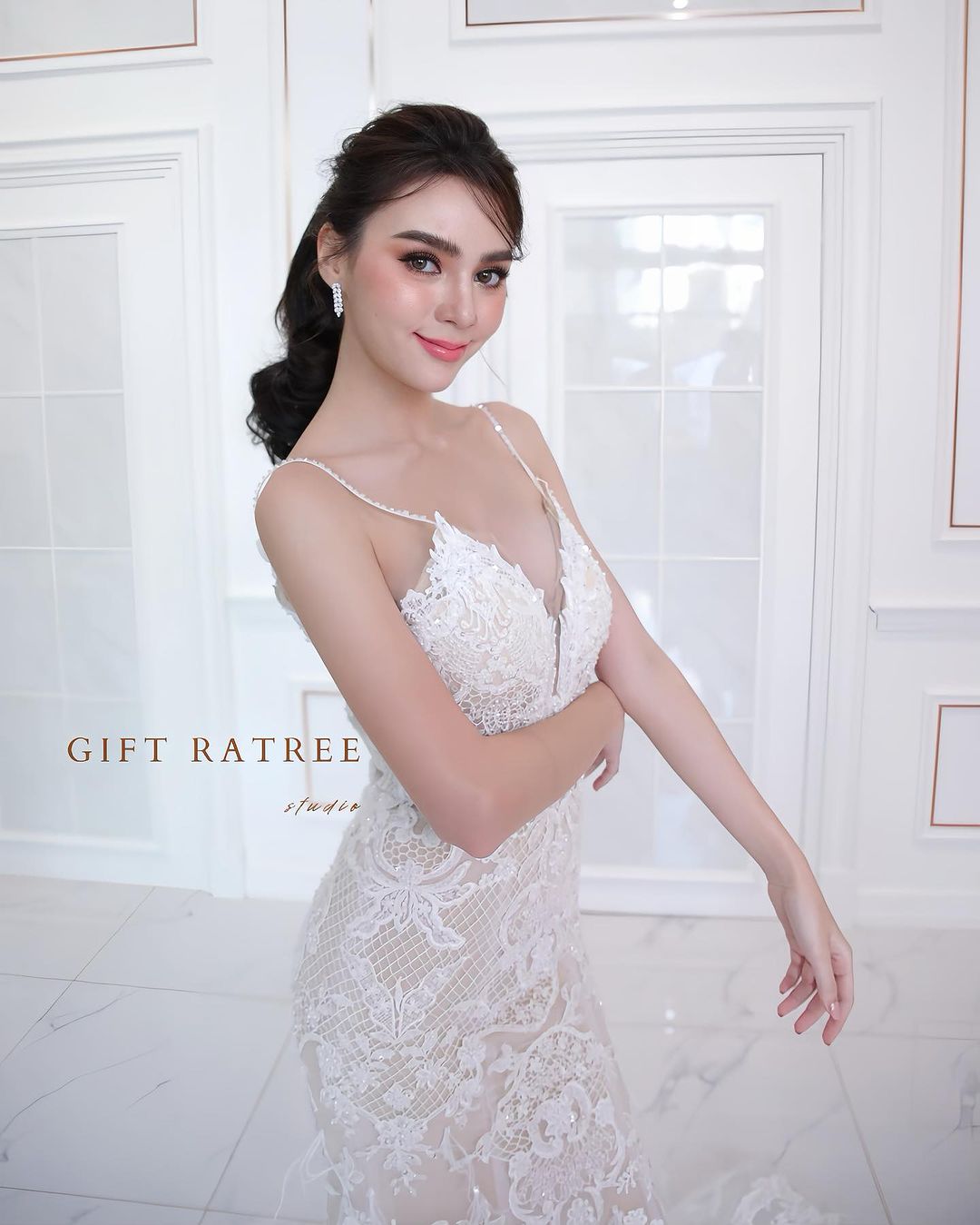 ชุดเจ้าสาว-เจ้าบ่าว – GIFT RATREE.Studio
